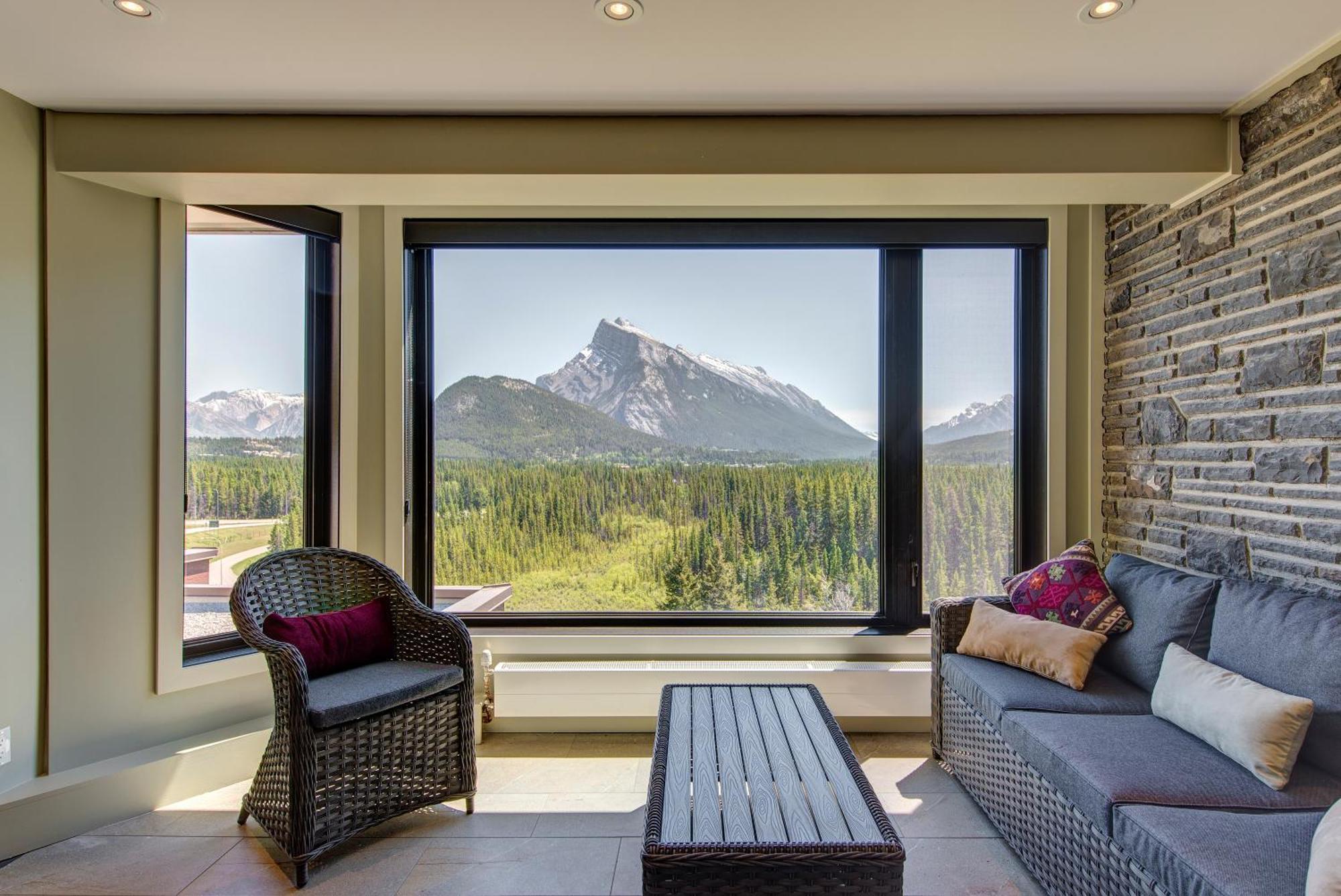 HOTEL JUNIPER HOTEL & BISTRO | ⋆⋆⋆ | BANFF, CANADA | SEASON DEALS FROM $205