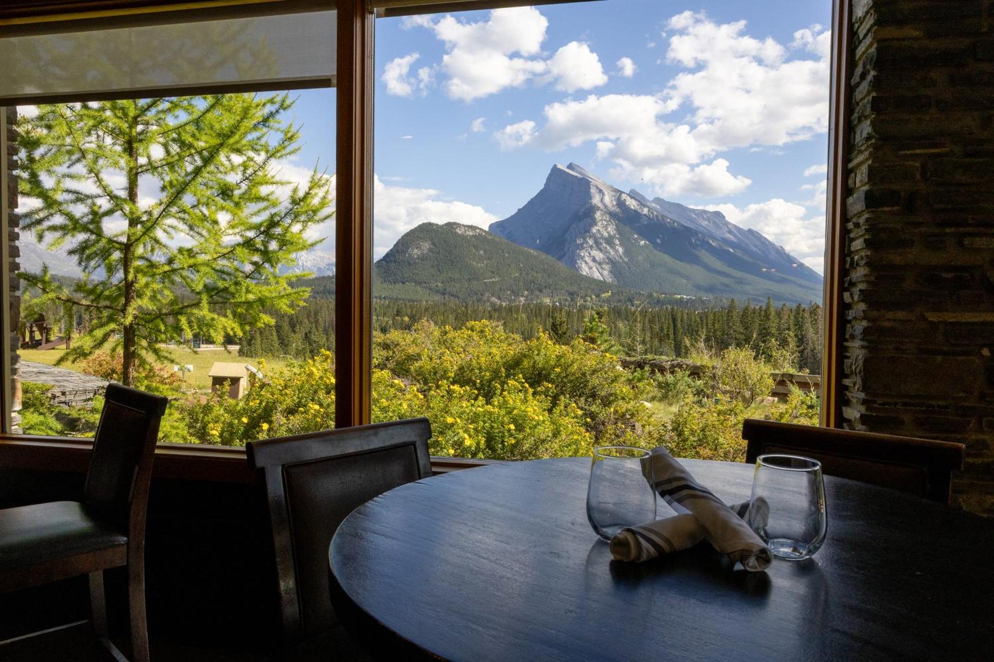 HOTEL JUNIPER HOTEL & BISTRO | ⋆⋆⋆ | BANFF, CANADA | SEASON DEALS FROM $205