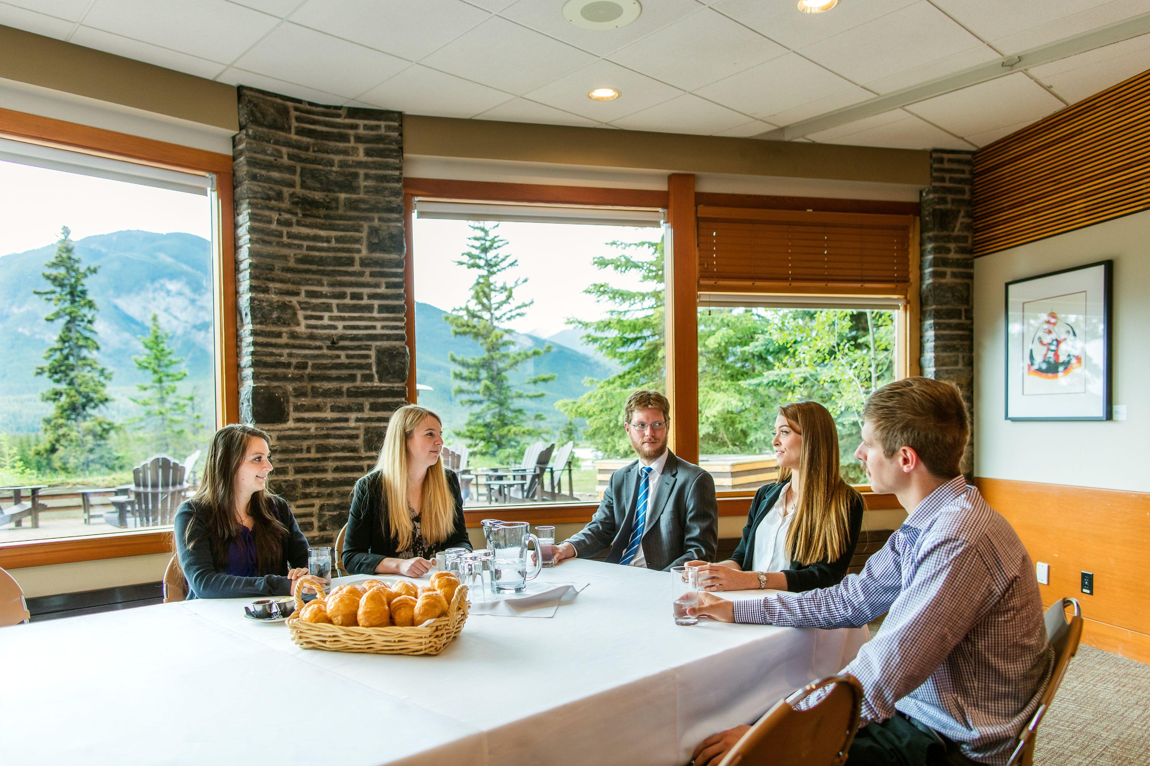 HOTEL JUNIPER HOTEL & BISTRO | ⋆⋆⋆ | BANFF, CANADA | SEASON DEALS FROM $205