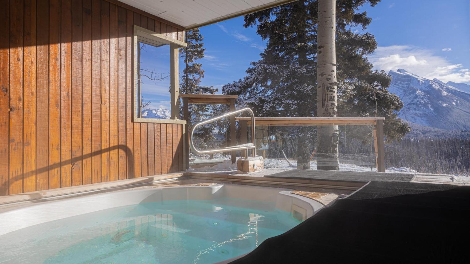 HOTEL JUNIPER HOTEL & BISTRO | ⋆⋆⋆ | BANFF, CANADA | SEASON DEALS FROM $205