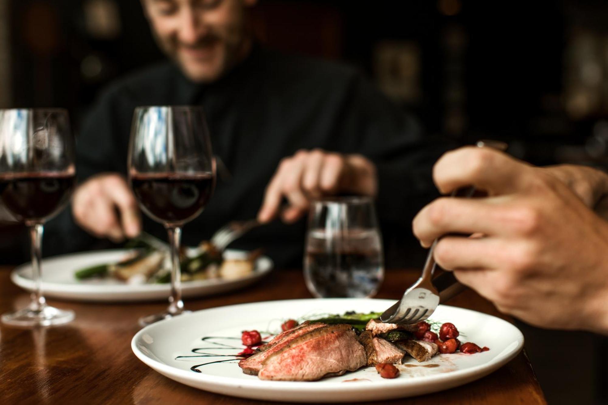 HOTEL JUNIPER HOTEL & BISTRO | ⋆⋆⋆ | BANFF, CANADA | SEASON DEALS FROM $205