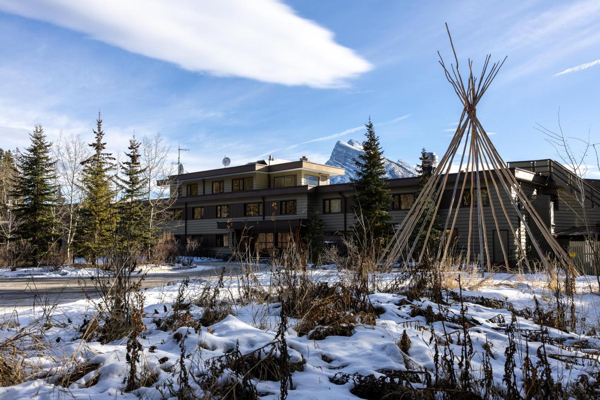 HOTEL JUNIPER HOTEL & BISTRO | ⋆⋆⋆ | BANFF, CANADA | SEASON DEALS FROM $205
